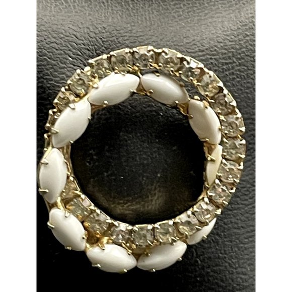 unknown | Jewelry | Vintage Clear Rhinestone White Milk Glass Wreath ...